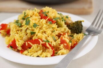 Vegetarian paella with chickpeas - Easy Cheesy Vegetarian