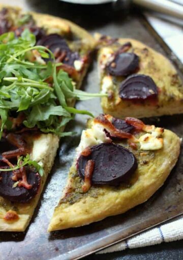 Beetroot and goat's cheese pizza with rocket