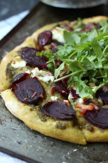 Beetroot and goat's cheese pizza with rocket