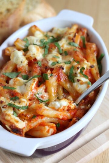 Cheesy roasted red pepper pasta - Easy Cheesy Vegetarian