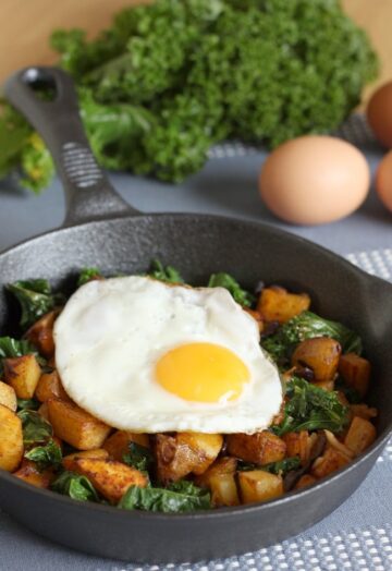 Kale and potato breakfast hash - Easy Cheesy Vegetarian