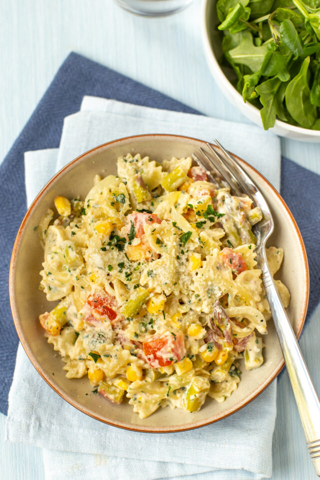 15 Minute Creamy Pasta Primavera – Easy Cheesy Vegetarian