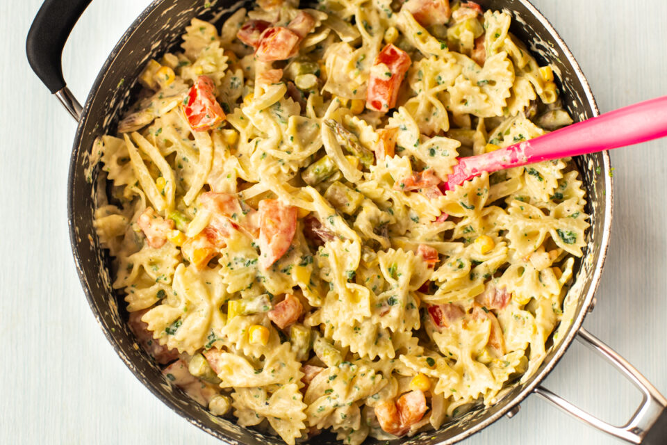 15 Minute Creamy Pasta Primavera - Easy Cheesy Vegetarian