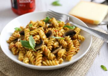 Spicy Peppadew pesto pasta - Easy Cheesy Vegetarian