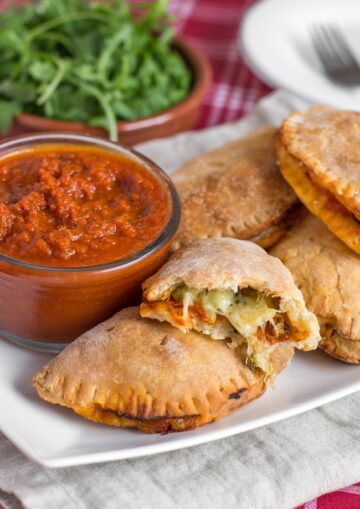 Mini cheesy broccoli calzones - Easy Cheesy Vegetarian