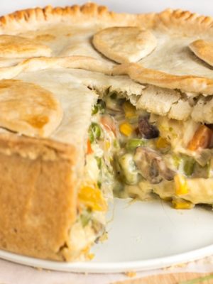 Creamy vegetable and halloumi pie – Easy Cheesy Vegetarian