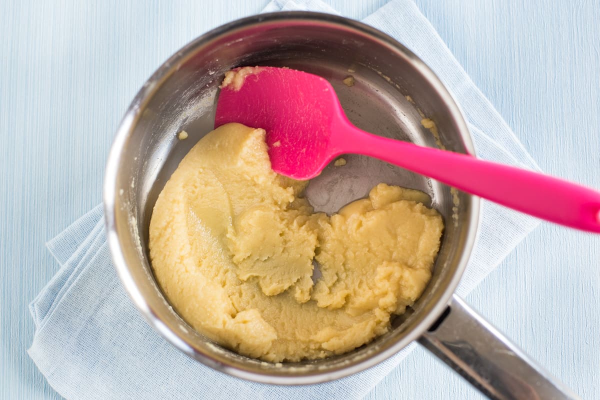 How to Make a Simple White Sauce (Béchamel Sauce)