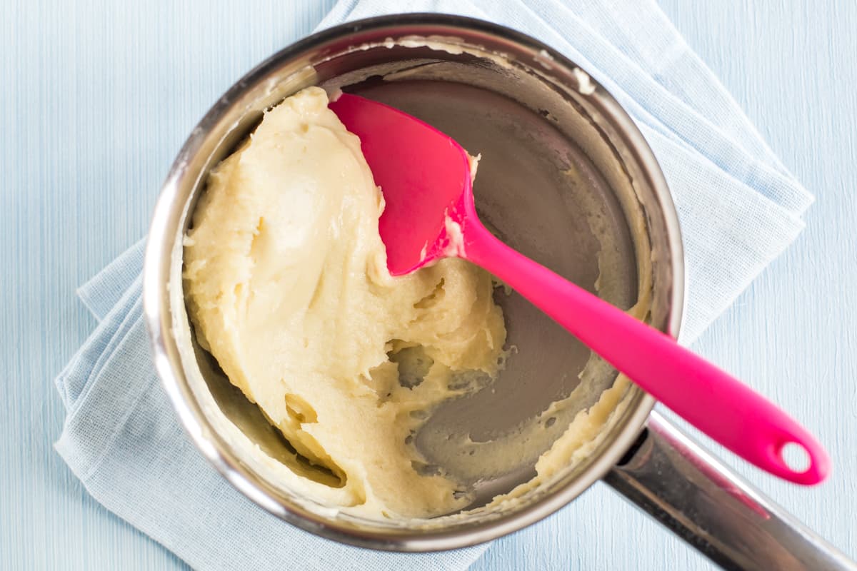 How to Make a Simple White Sauce (Béchamel Sauce)