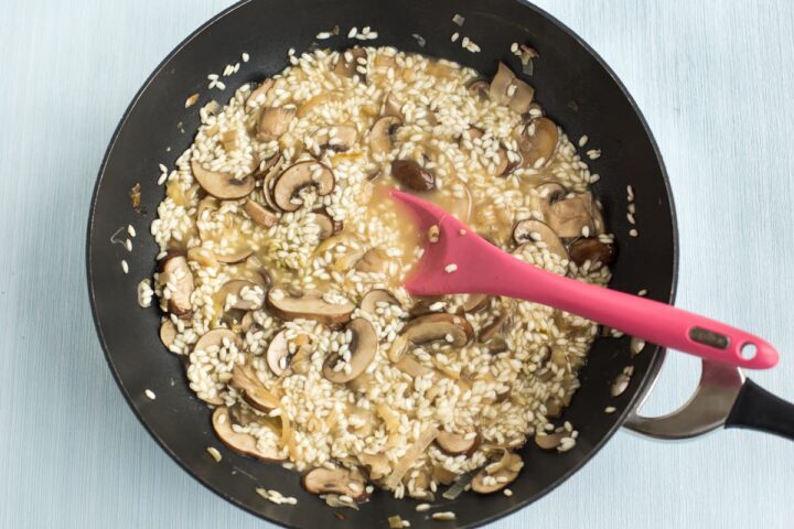 How to Make an Easy Risotto (in any flavour!) - Easy Cheesy Vegetarian