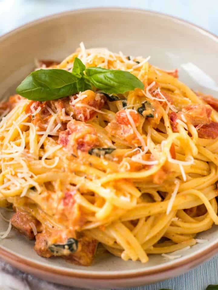 Mafalde Pasta with Spinach and Goat Cheese - Easy Cheesy Vegetarian