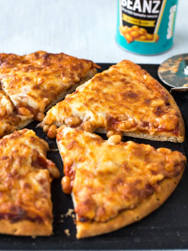 Baked Bean Pizza – Easy Cheesy Vegetarian