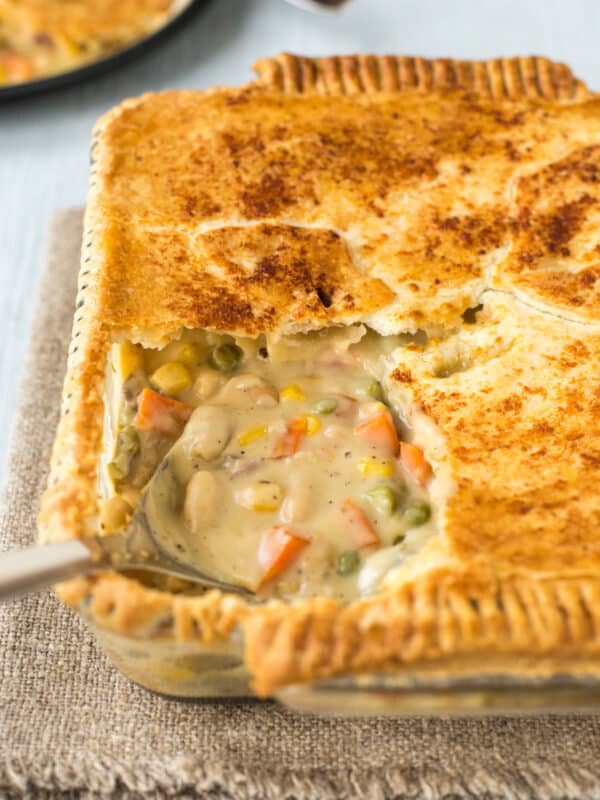 BBQ Chickpea Pizza - Easy Cheesy Vegetarian