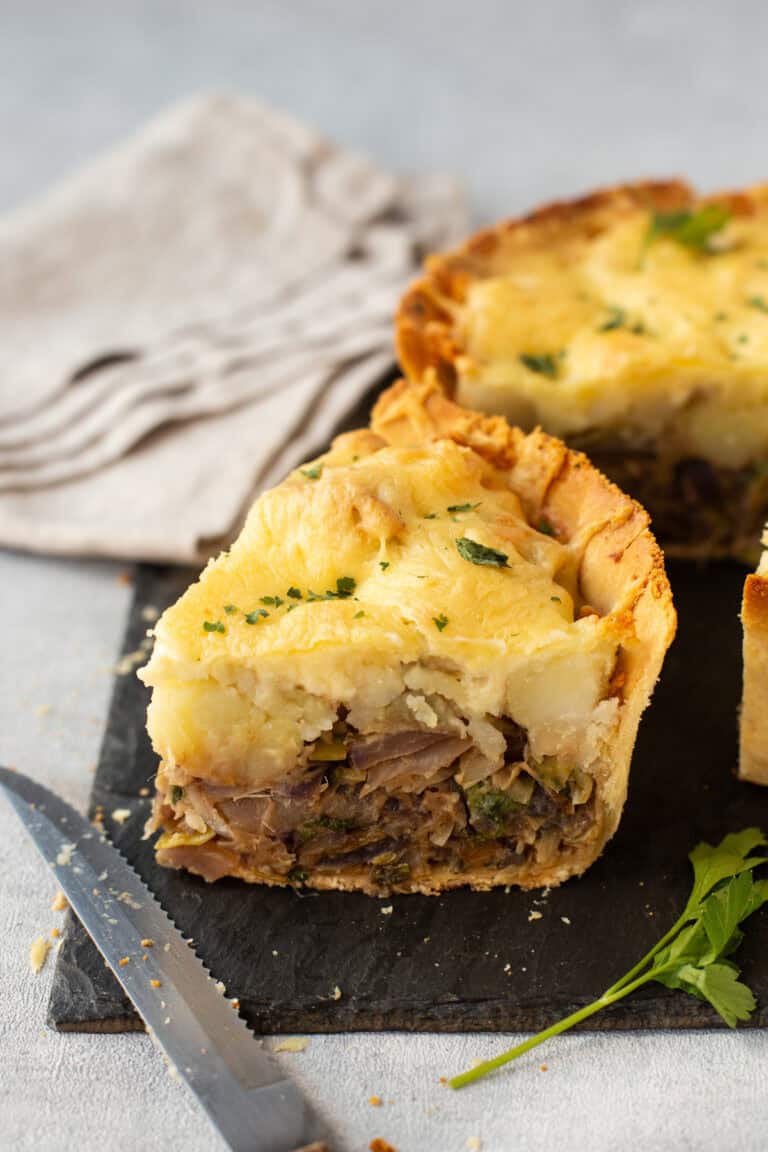 Homity Pie (Cheesy Potato and Leek Pie) - Easy Cheesy Vegetarian