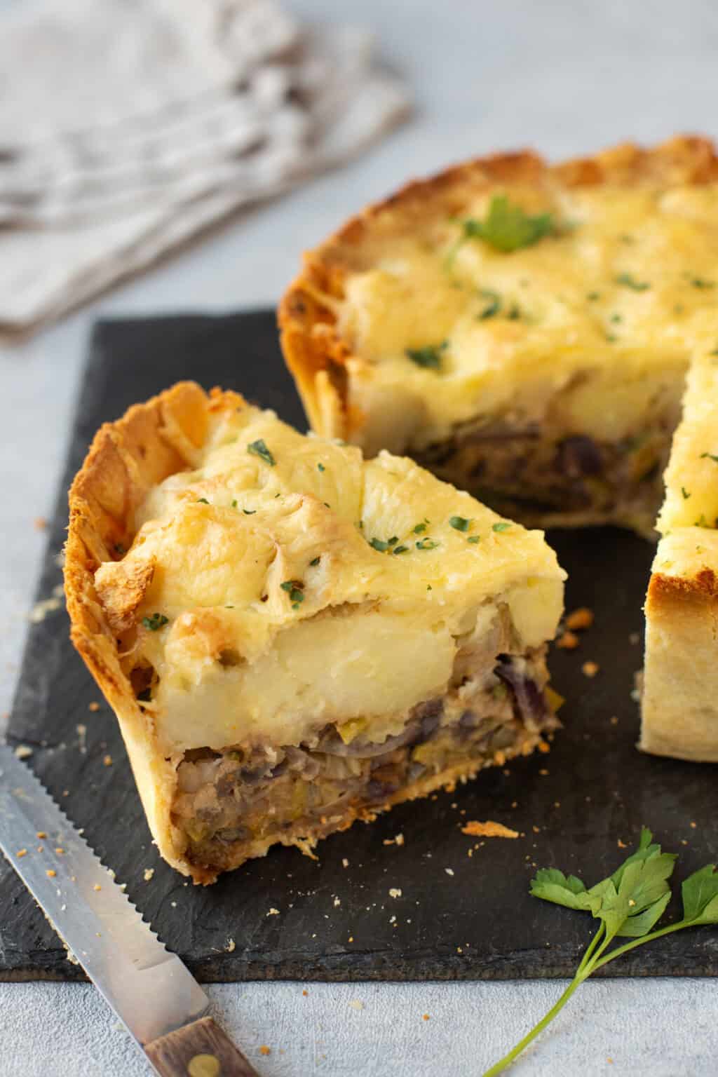 Homity Pie (Cheesy Potato and Leek Pie) - Easy Cheesy Vegetarian