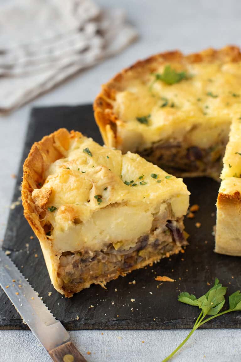 Homity Pie (Cheesy Potato and Leek Pie) - Easy Cheesy Vegetarian