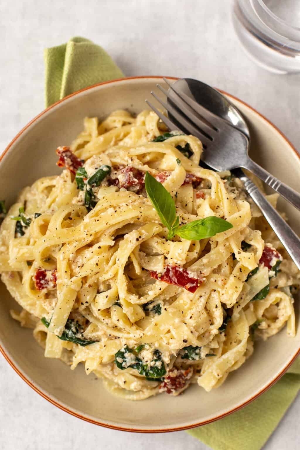 Creamy Tofu Pasta (with spinach and sun-dried tomatoes) - Easy Cheesy ...